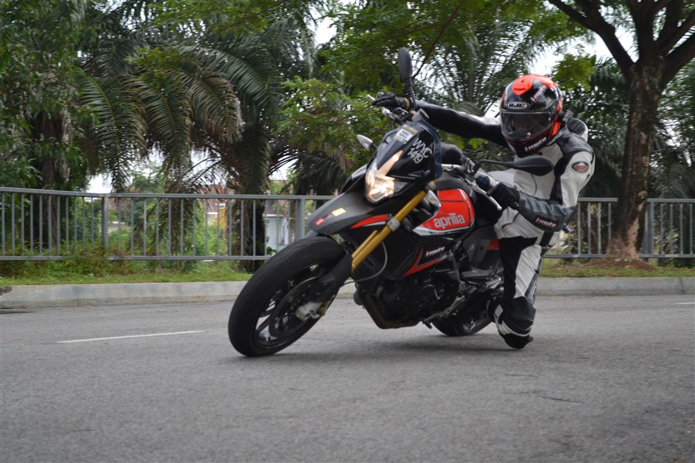 FIRST RIDE: 2013 APRILIA DORSODURO 1200 – i-Moto.my