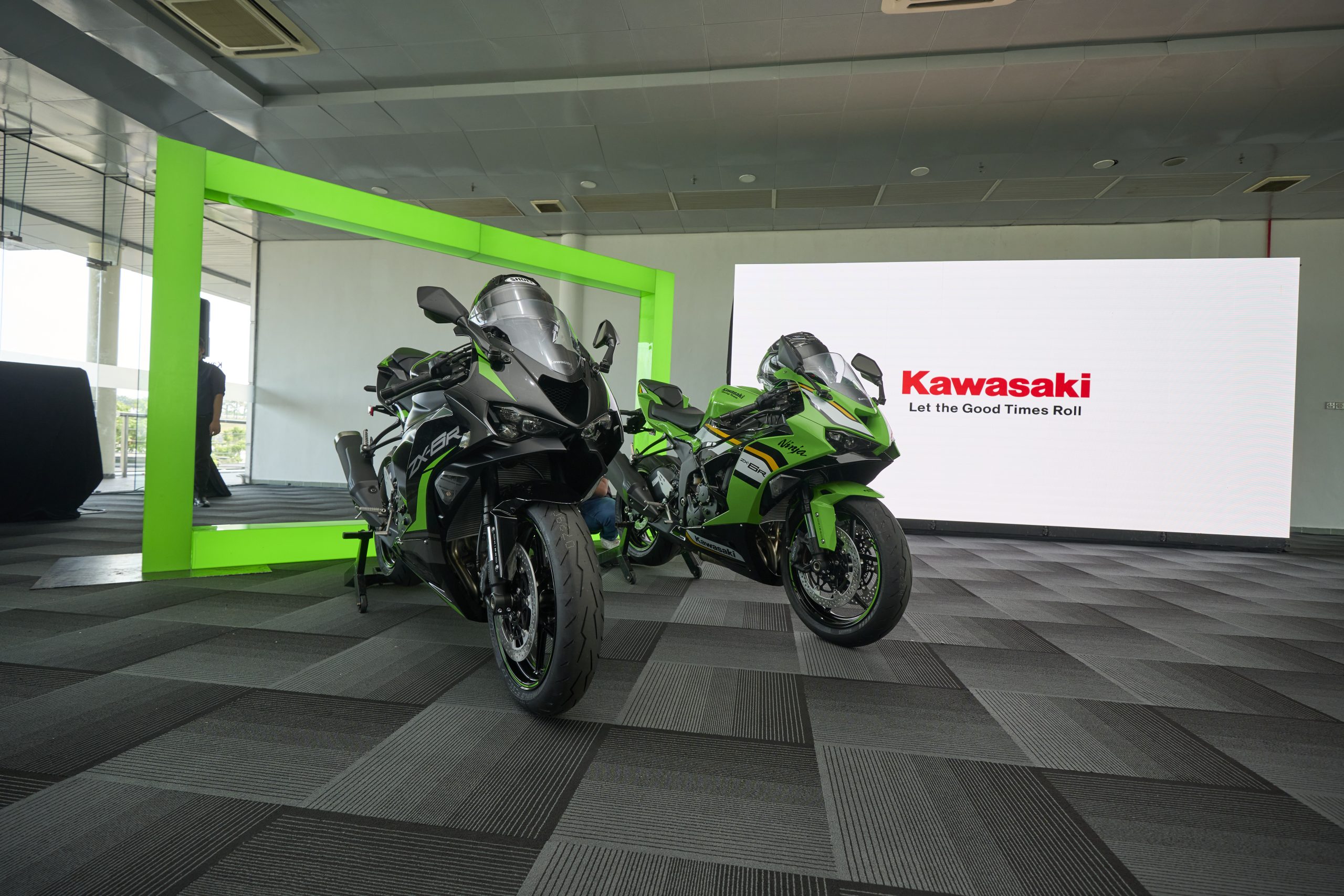 FIRST 100 NINJA ZX-6R OWNERS, MODENAS UNLEASHES THEM AT SEPANG: TO HIT ...